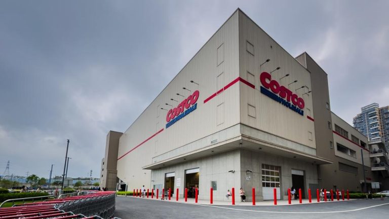 Ces entreprises, dont Costco et Revlon, intentent de nouvelles ...